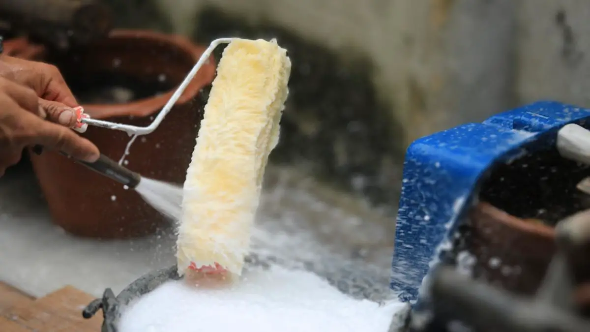 How to clean a paint roller so you can keep it for a long time