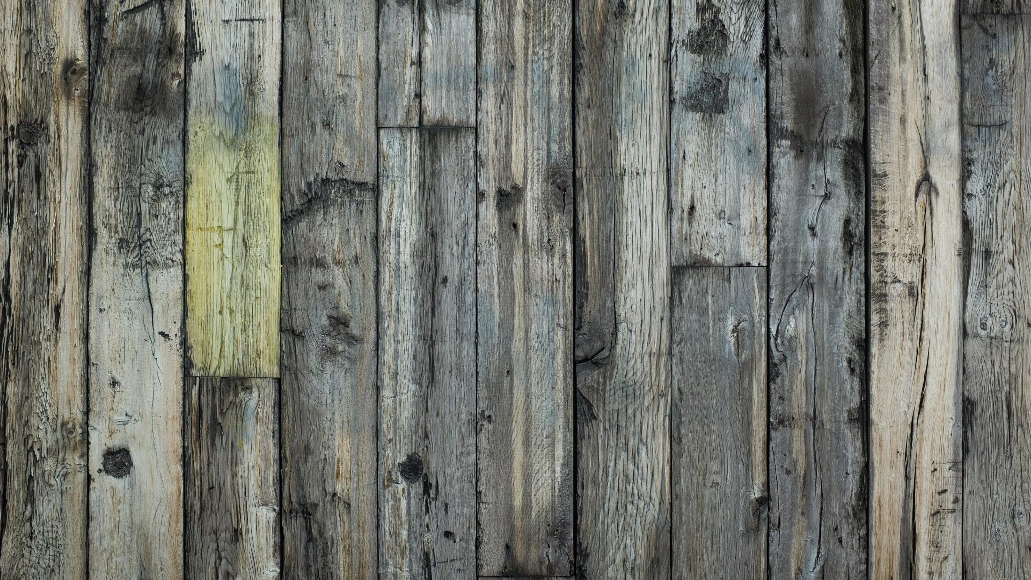 Reclaimed wood wallpaper: a new trend